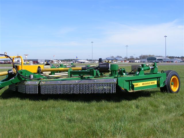 Major Eagle Wing Grass Topper - Lindsay Agri Sales