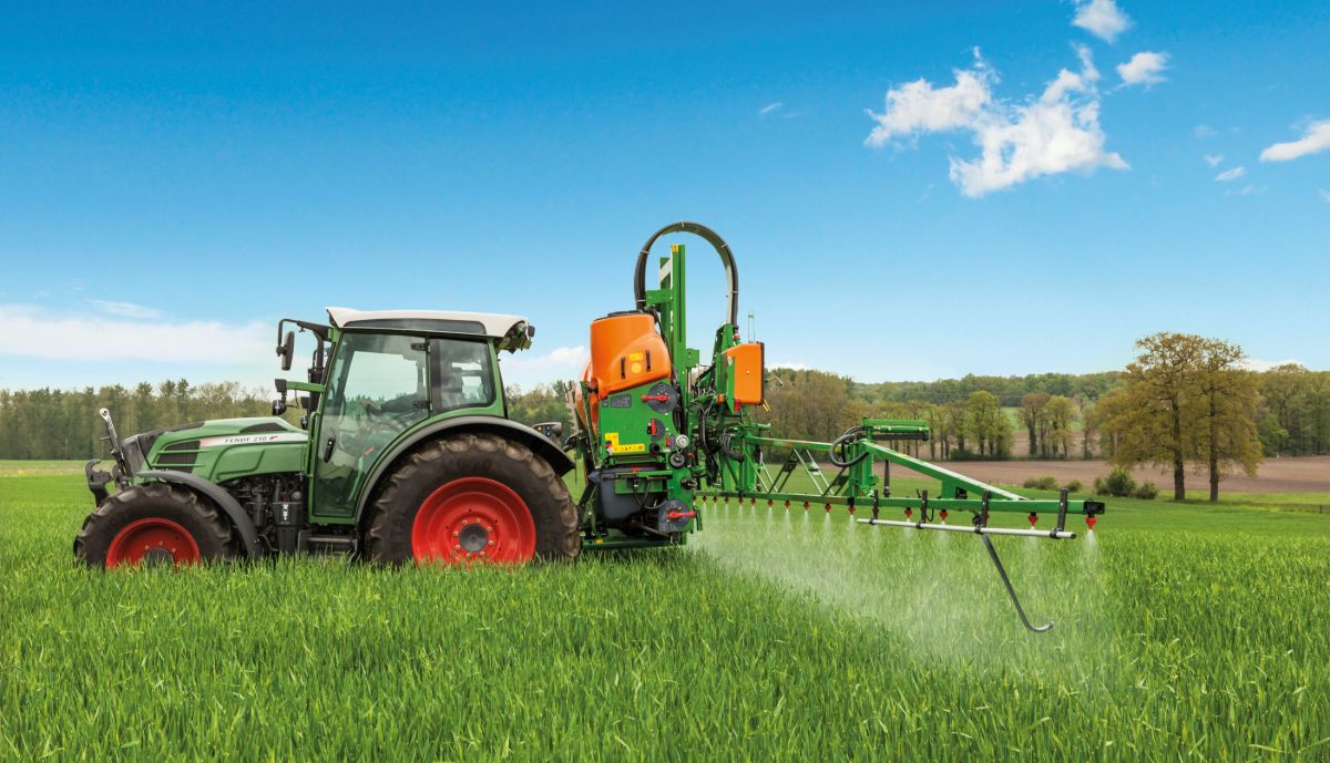 Amazone UF 01 & 02 Series Tractor Mounted Crop Protection Sprayer ...